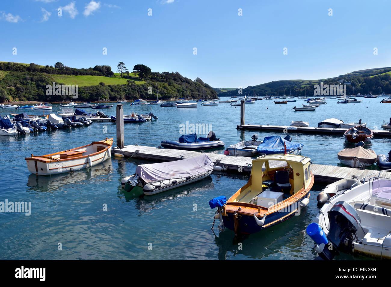 Boats at Salcombe Bay, the Kingsbridge Estuary, Salcombe, Devon Stock ...