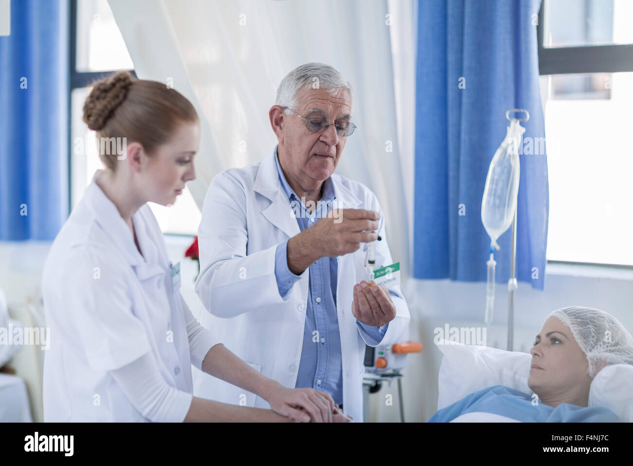 Patients in bed hi-res stock photography and images - Alamy