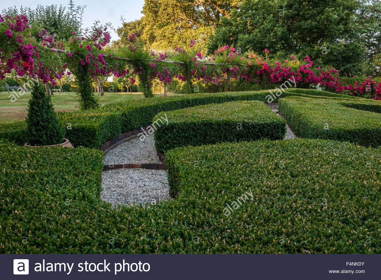 Buxus Borders Stock Photos & Buxus Borders Stock Images - Alamy