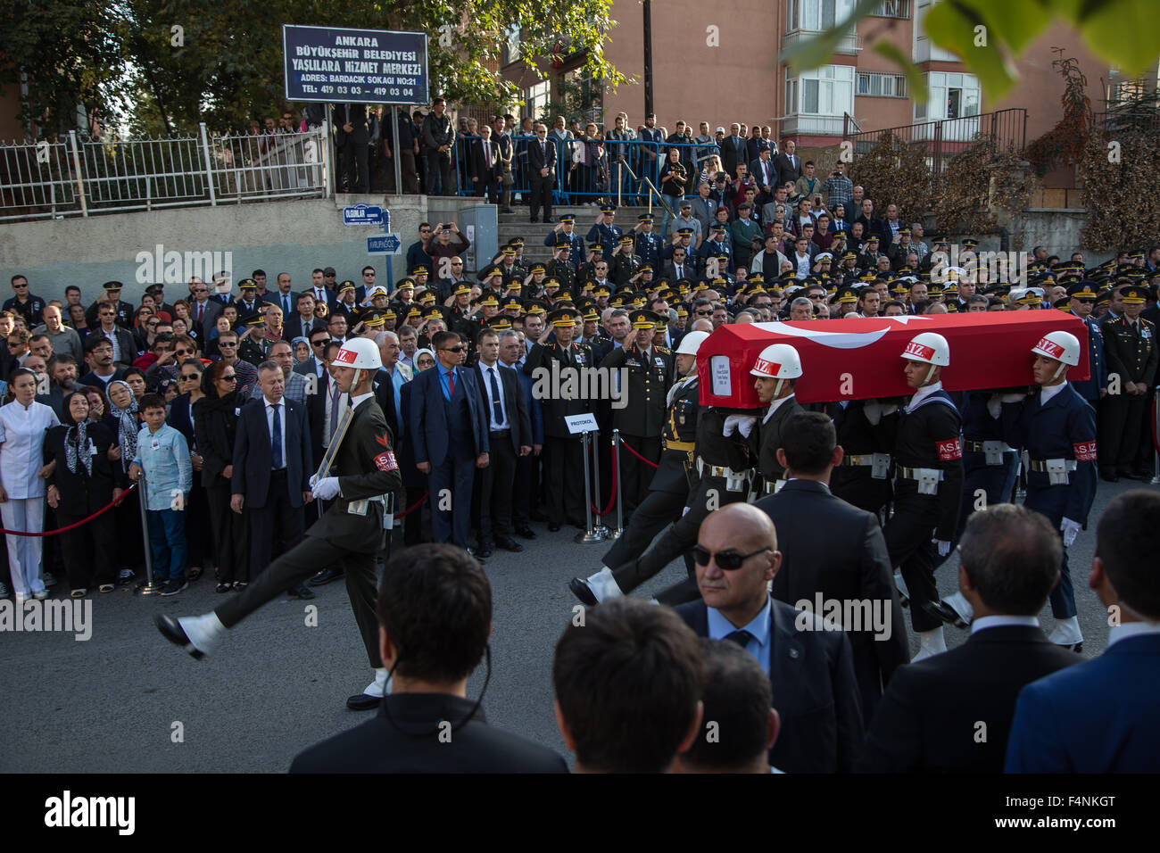 Ankara, Turkey. 18th Oct, 2015. Soldiers carrying the coffin of Colonel ...