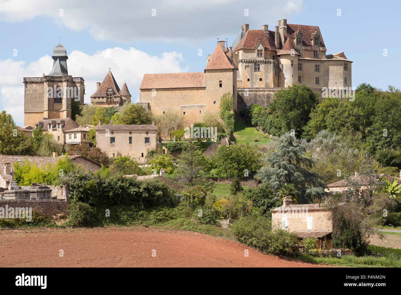 The listed "de Biron" castle and its chapel (Dordogne - France). Le ...