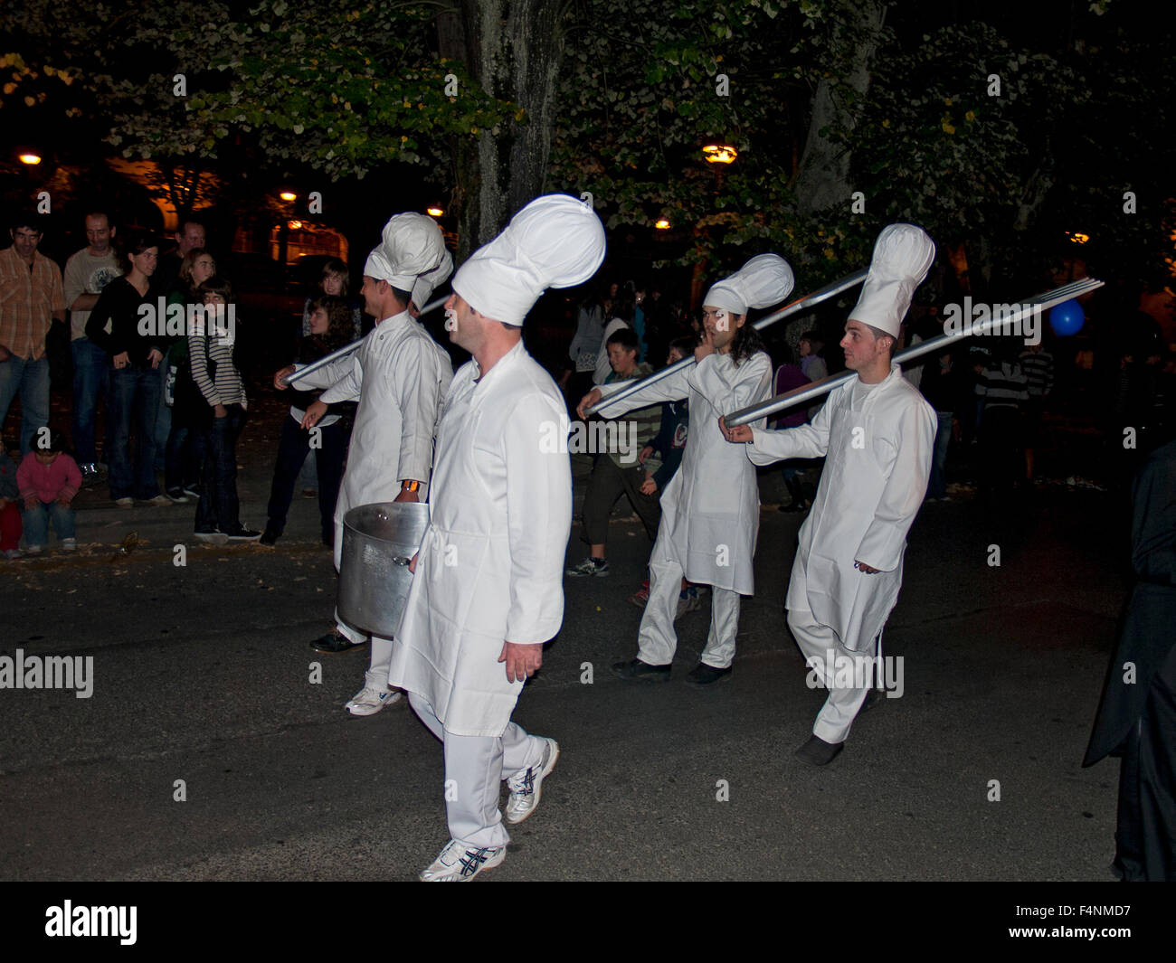Basque people traditional dress hi-res stock photography and images - Alamy