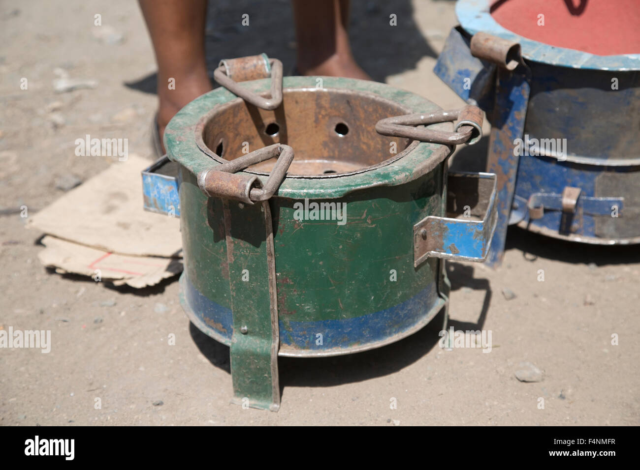 Africa cooking wood stove hi-res stock photography and images - Alamy