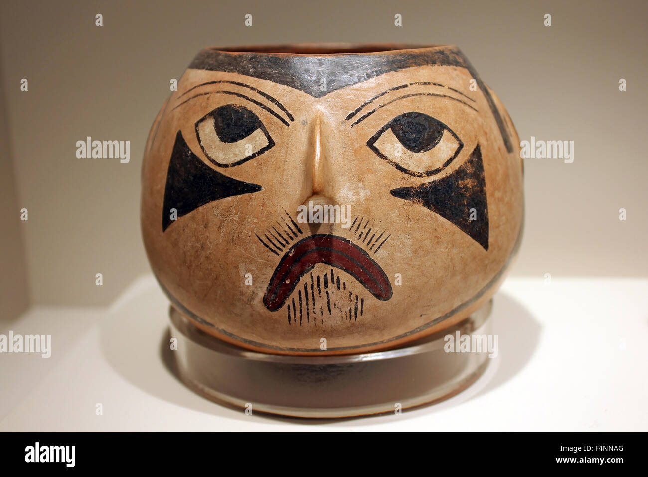 Classic pottery hi-res stock photography and images - Alamy