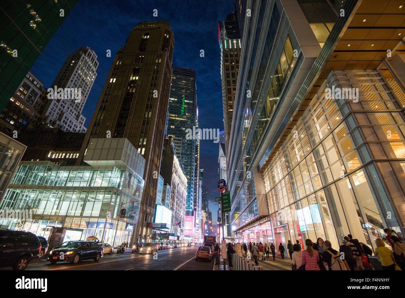 42nd street in midtown hi-res stock photography and images - Alamy