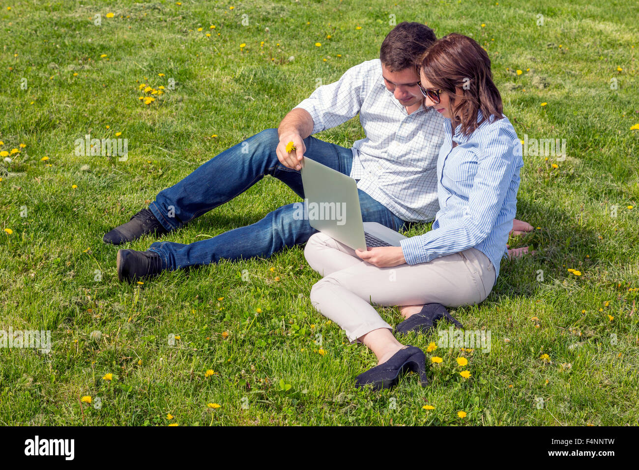 Young people couple body hi-res stock photography and images - Alamy