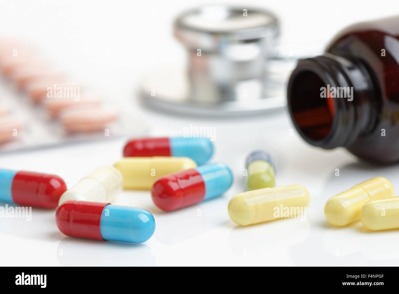 Statins bottle hi-res stock photography and images - Alamy