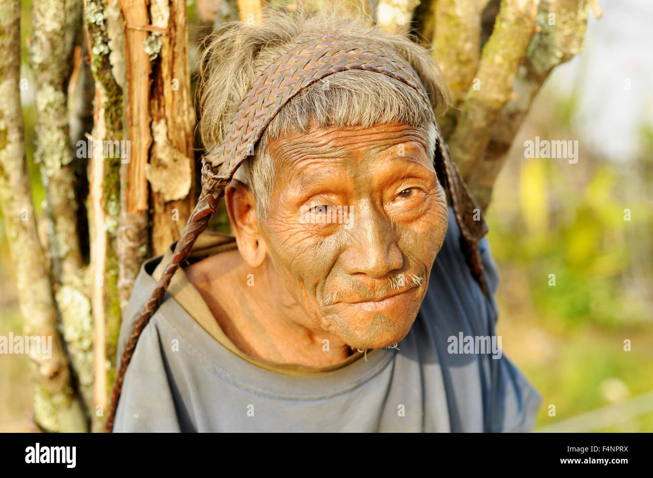 Old man carrying heavy load hi-res stock photography and images - Alamy