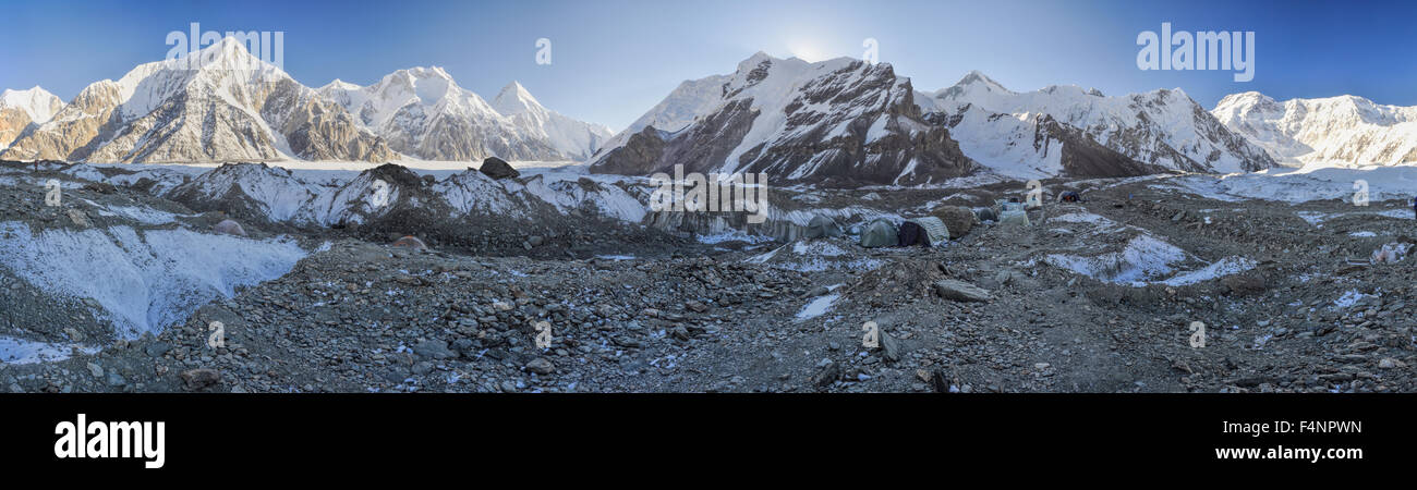 Scenic panorama of Engilchek glacier in picturesque Tian Shan mountain ...