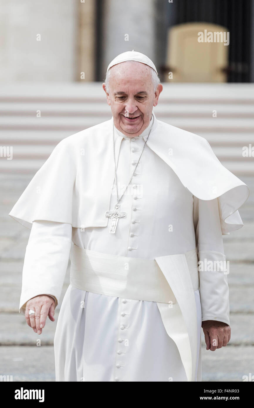 Vatican City, Vatican. 21st Oct, 2015. Pope Francis attends Weekly ...