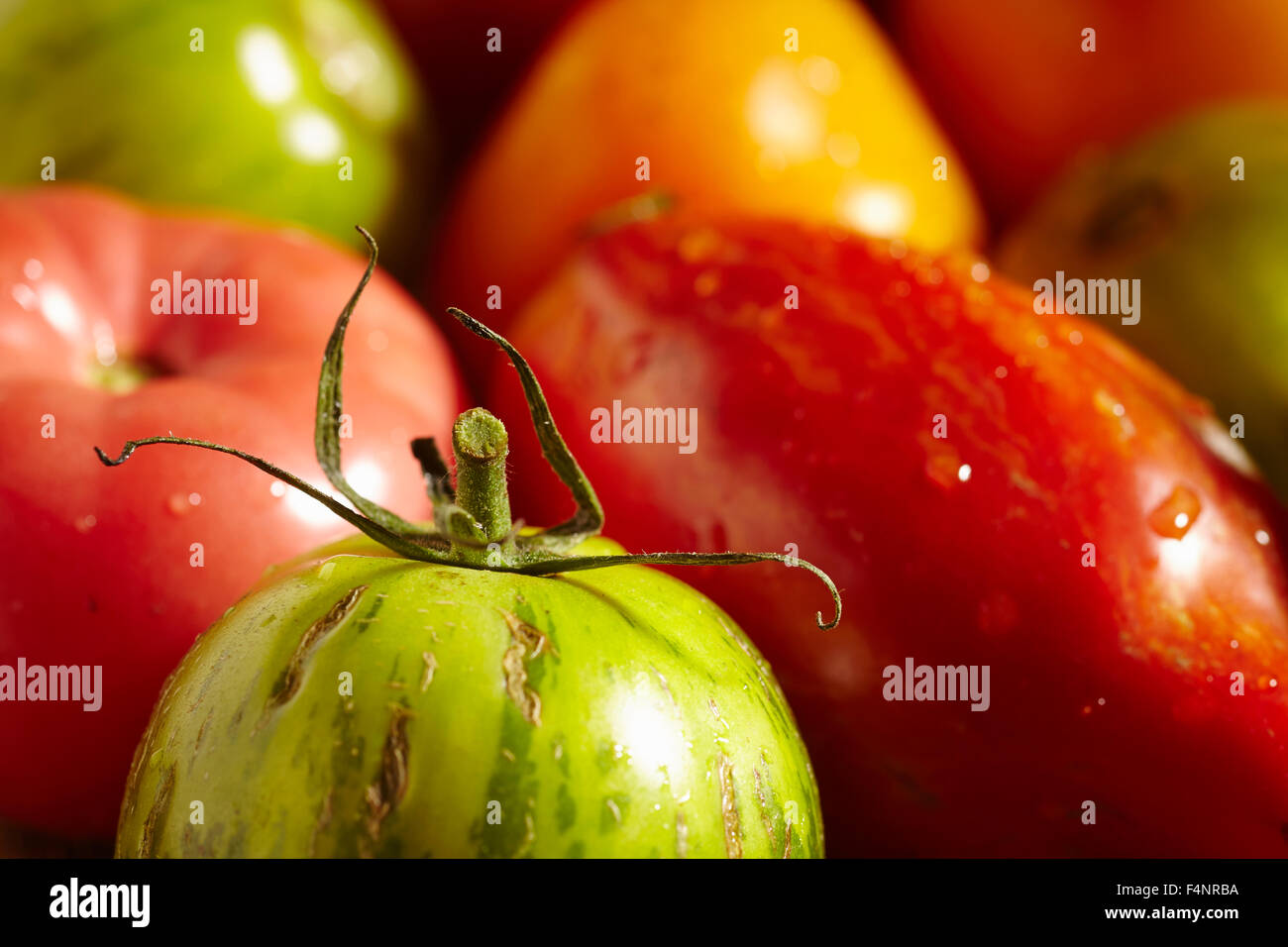 Assorted heirloom tomatoes Stock Photo - Alamy