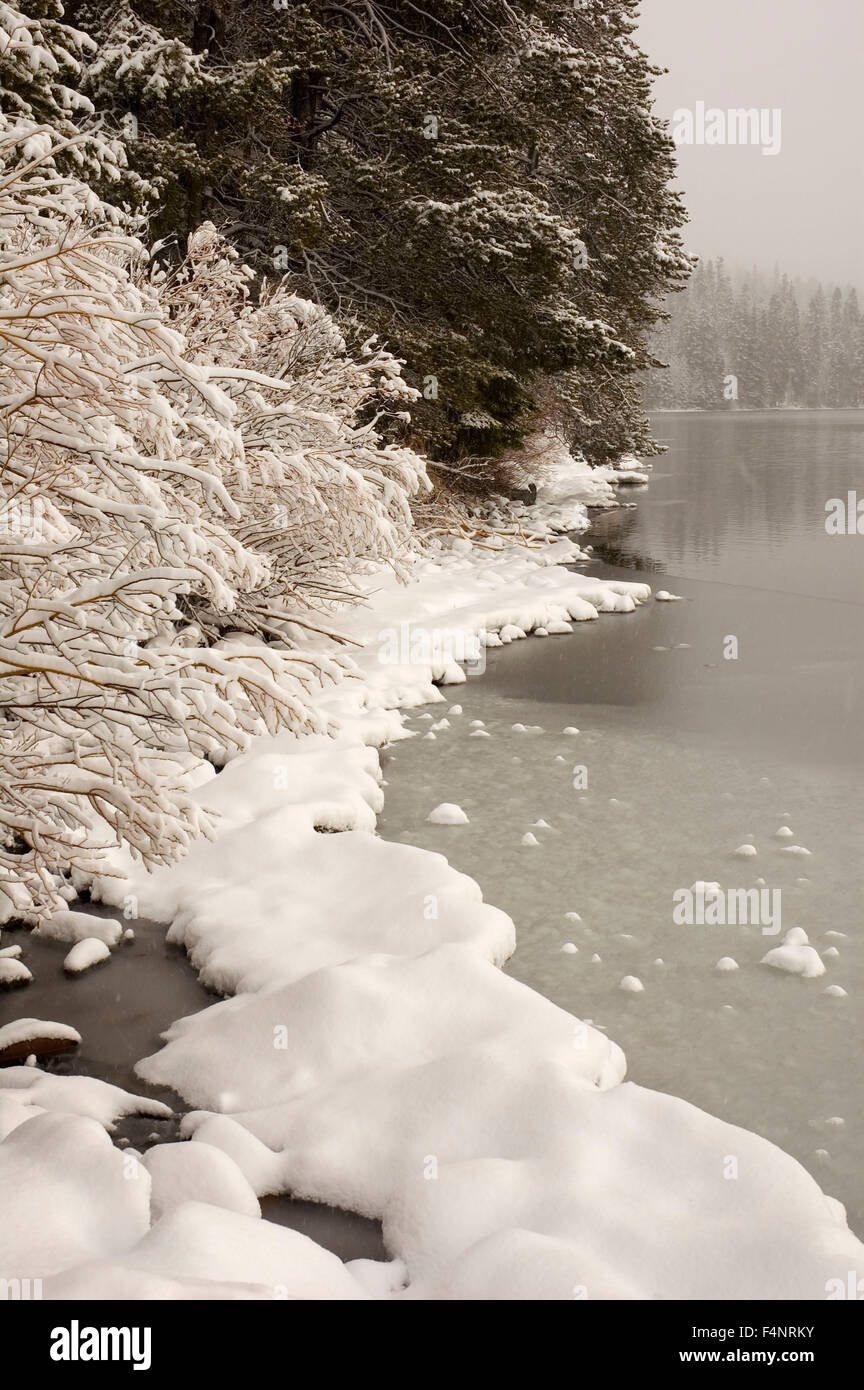 Diamond Lake in winter, Rogue-Umpqua National Scenic Byway, Umpqua ...