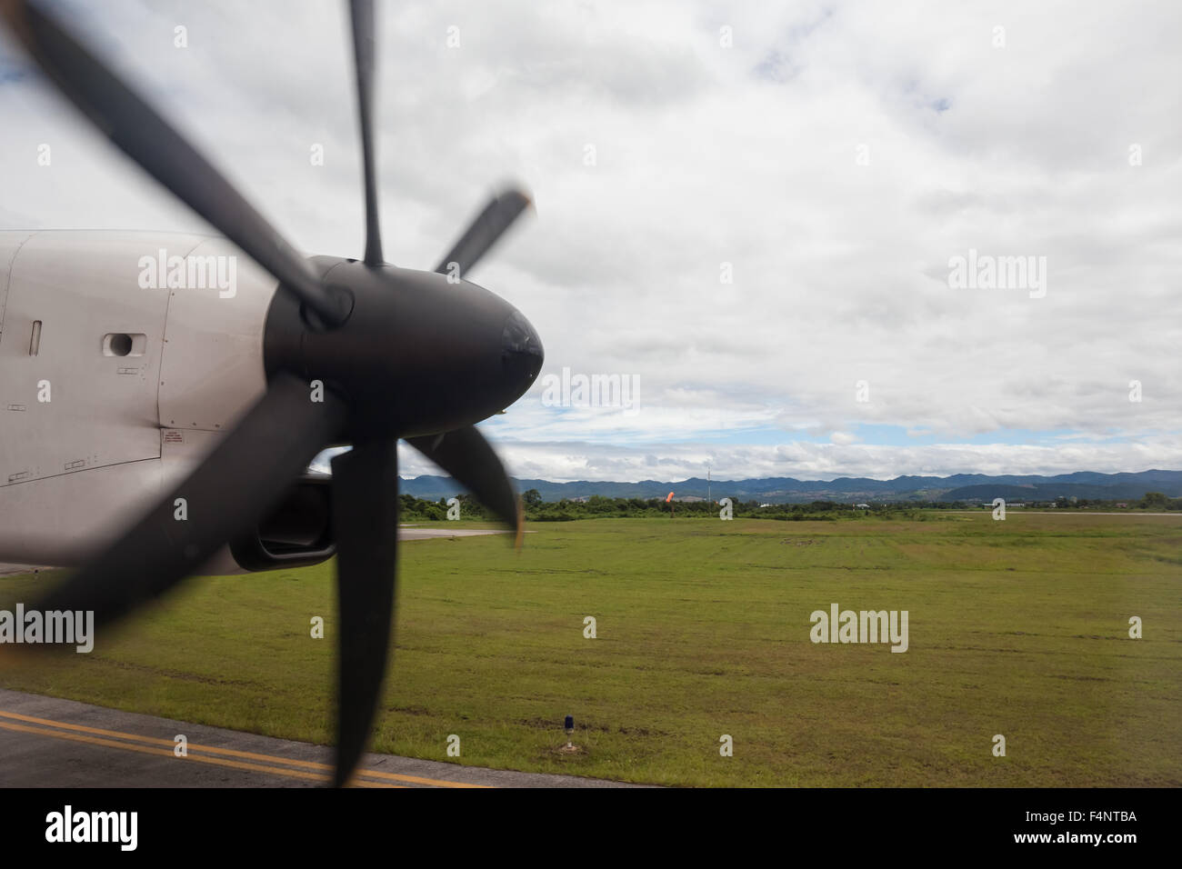 an aircraft wing with a motor-driven propellers Stock Photo - Alamy