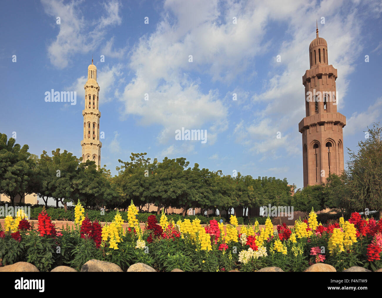 The big sultan's Qabus mosque in Muscat is the main mosque in Oman. She ...