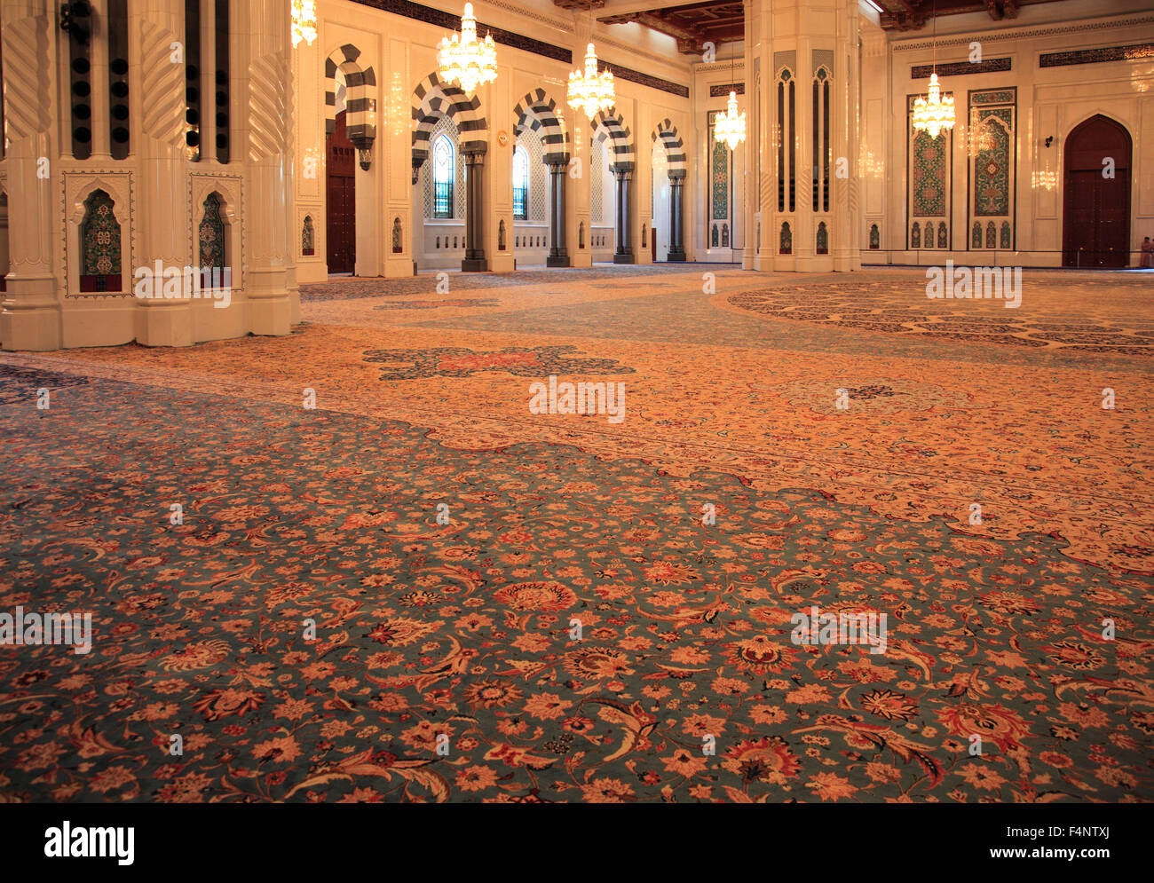 The big sultan's Qabus mosque in Muscat is the main mosque in Oman. She ...