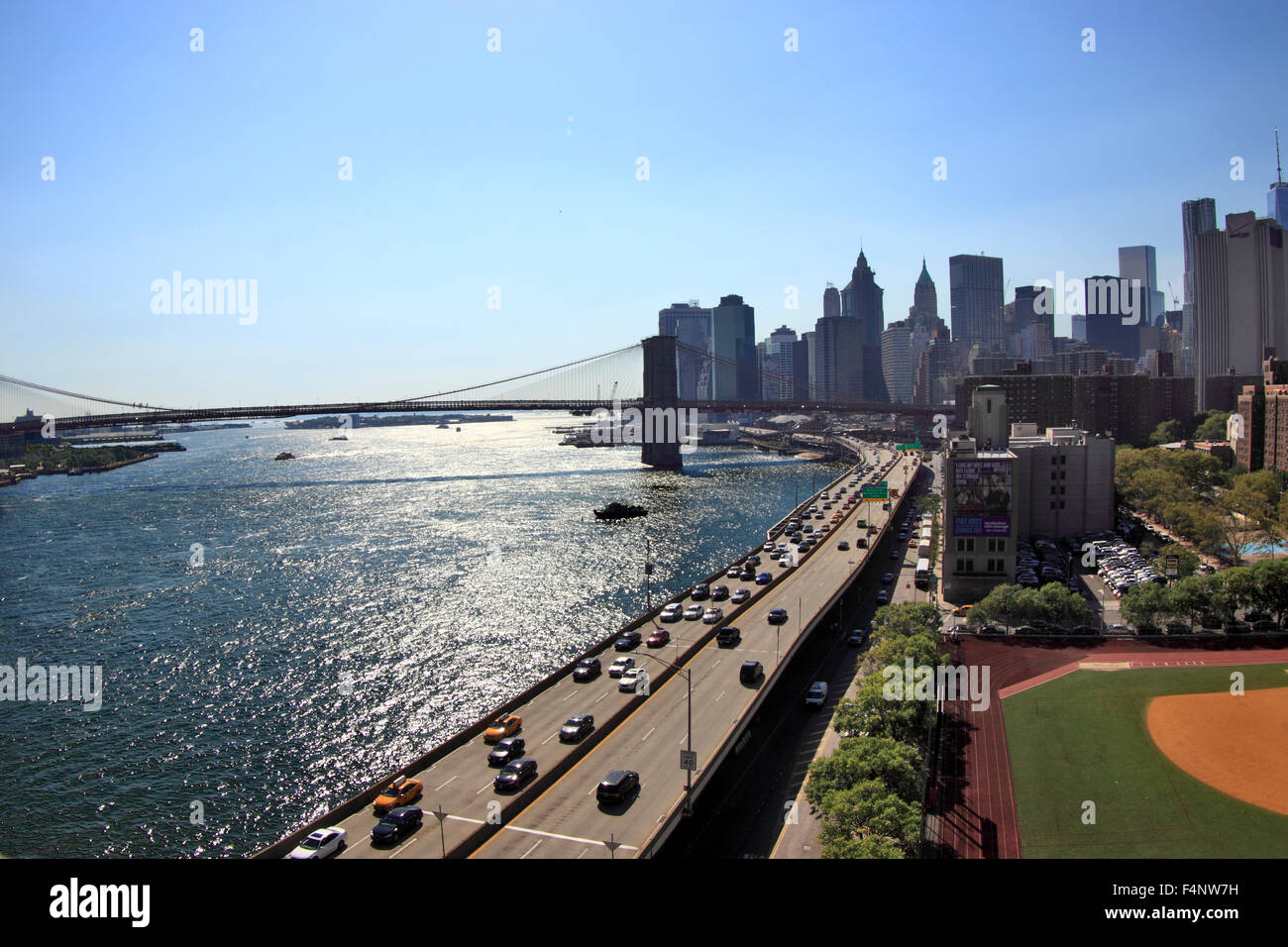 View looking south from the pedestrian walkway of the Manhattan Bridge ...