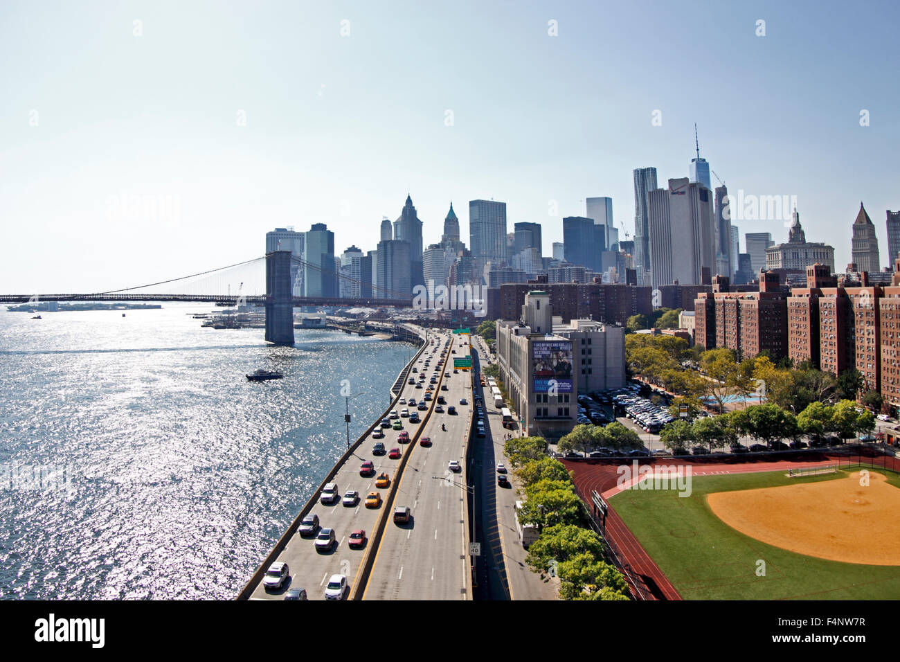 View looking south from the pedestrian walkway of the Manhattan Bridge ...