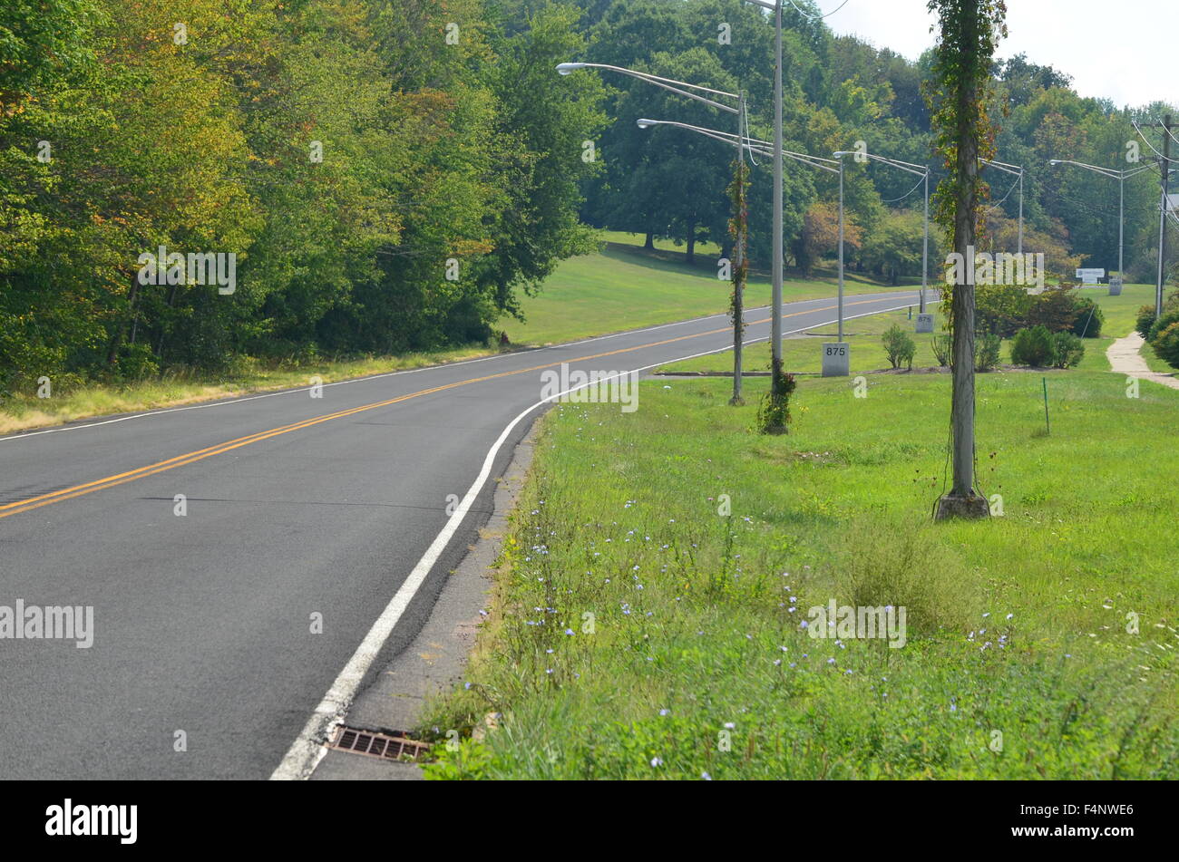 Paved road line hi-res stock photography and images - Alamy