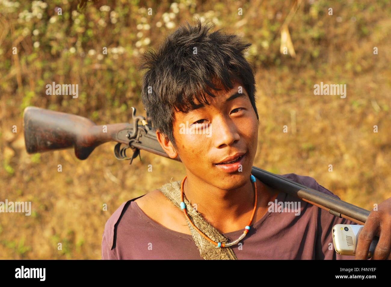 Man with rifle hi-res stock photography and images - Alamy