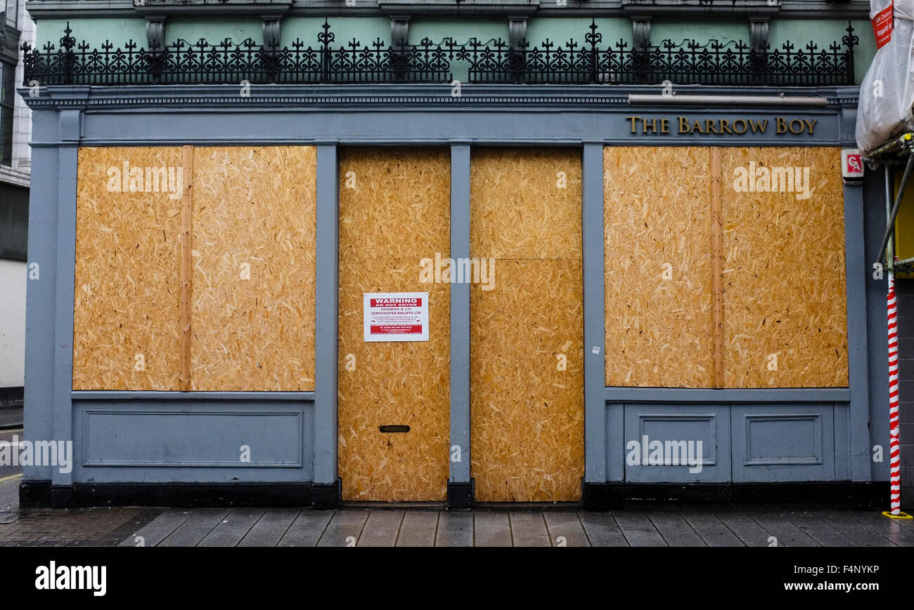 Closed public house pub london hi-res stock photography and images - Alamy