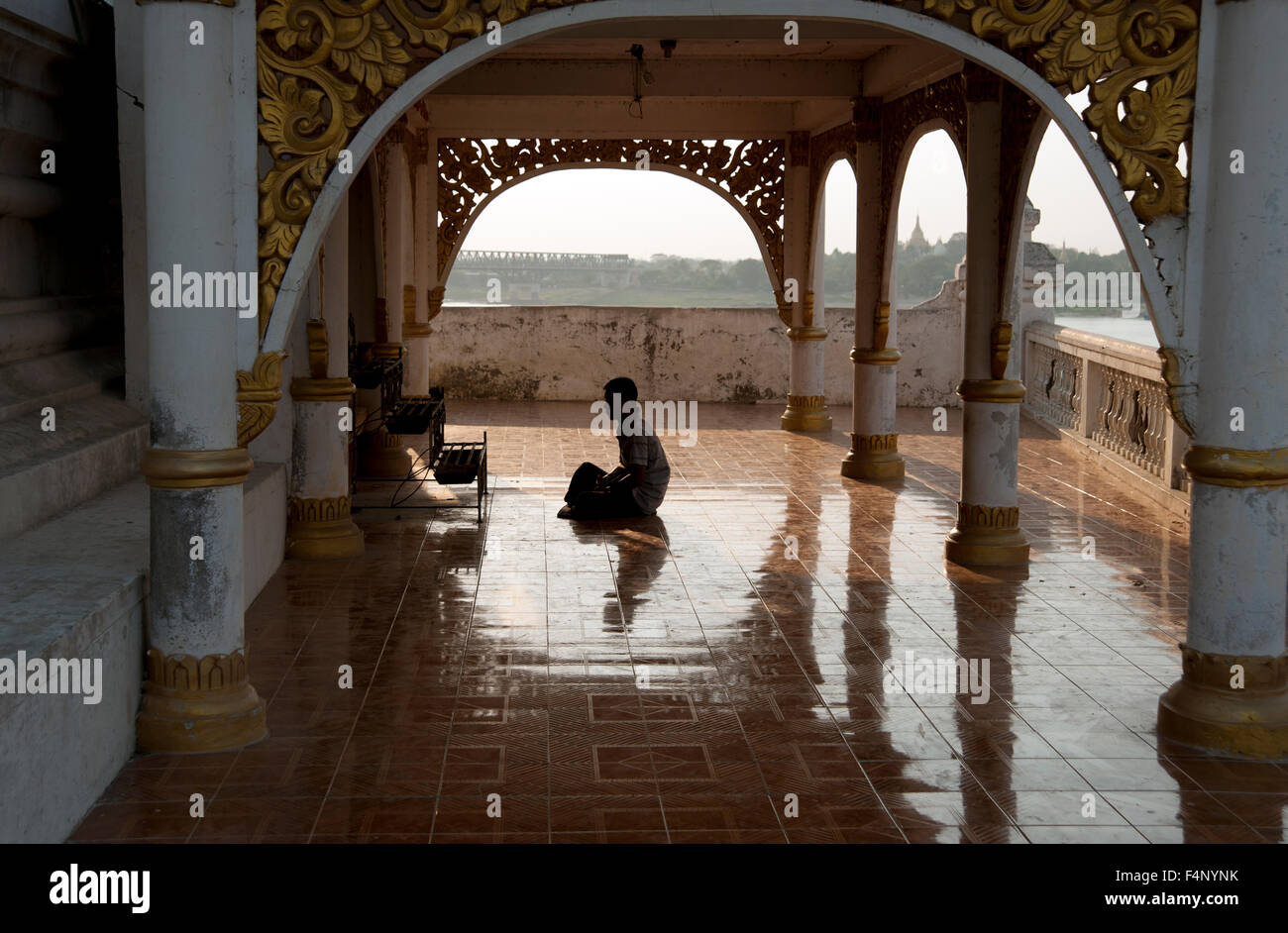 Man praying at temple hi-res stock photography and images - Alamy