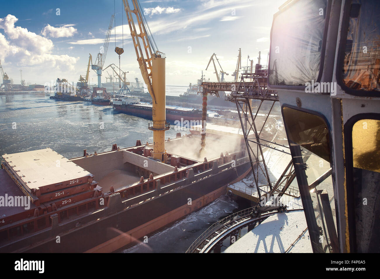 Grain ship hi-res stock photography and images - Alamy