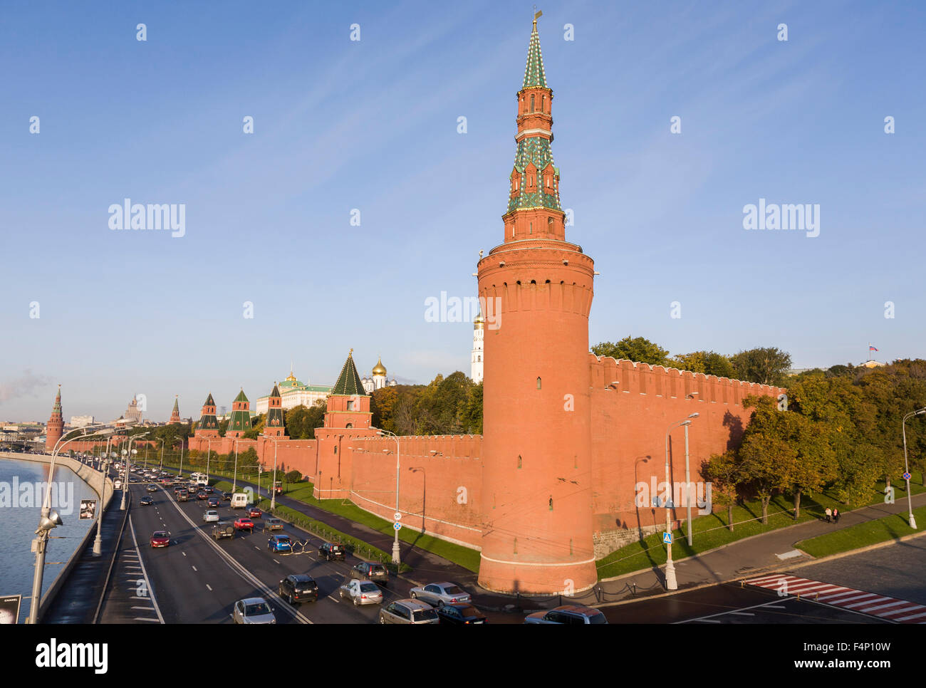The iconic landmark Kremlin Wall and Beklemishevskaya (Moskvoretskaya ...