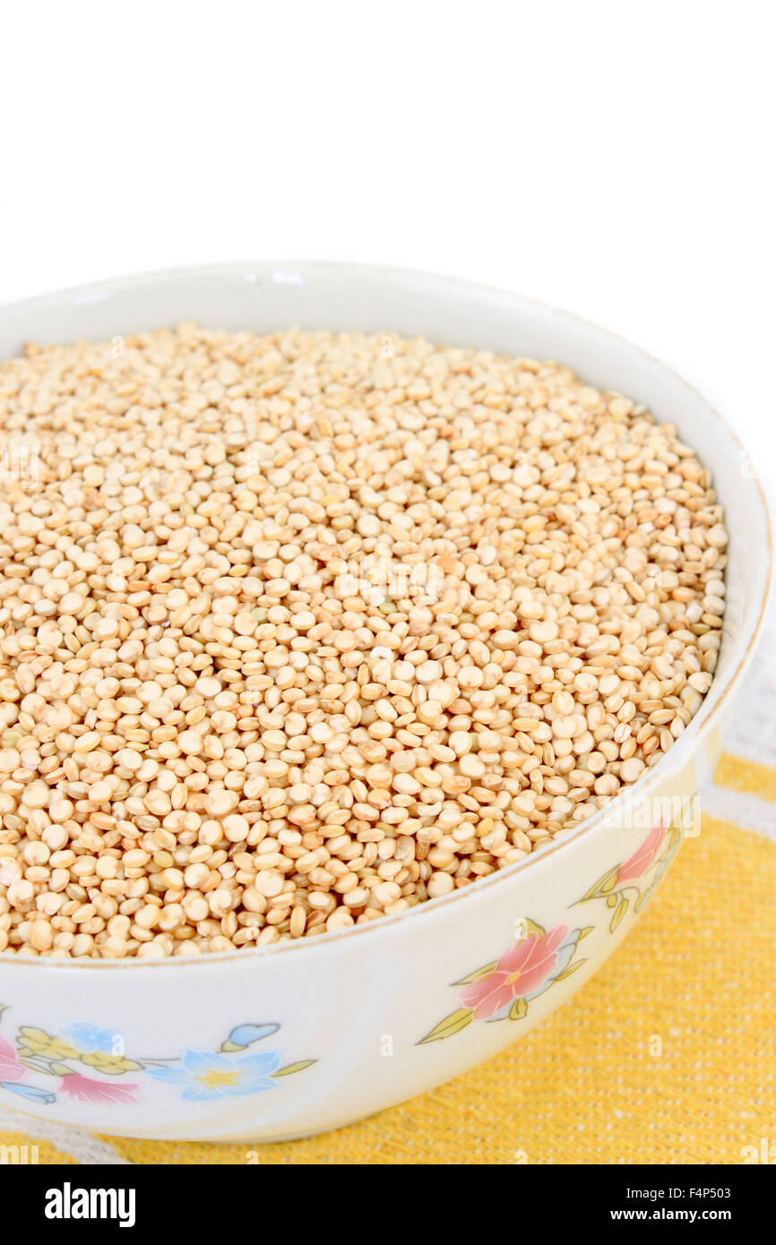 Close up on bowl of raw quinoa grain Stock Photo - Alamy