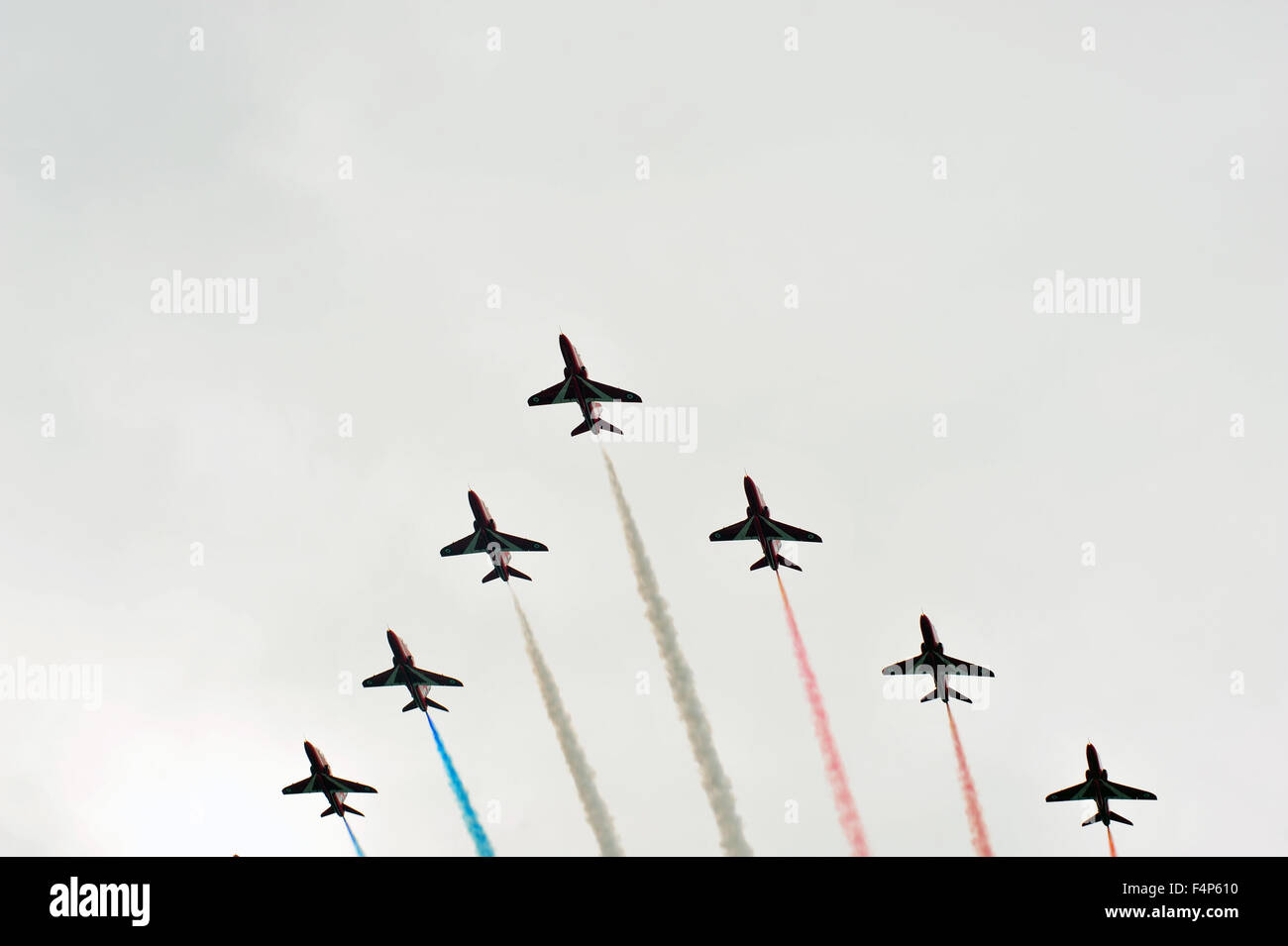 Planes vee formation hi-res stock photography and images - Alamy