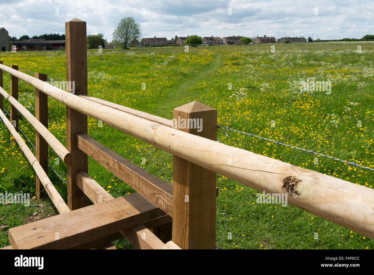 Countryside fence uk hi-res stock photography and images - Alamy