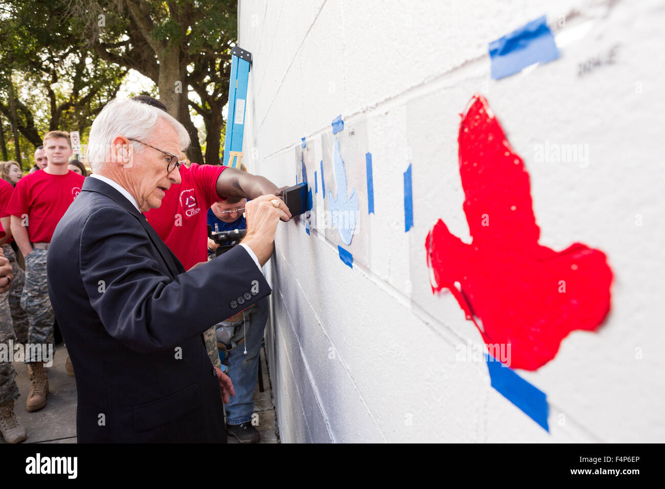 Charleston Mayor Joe Riley paints a dove on the wall during the ...
