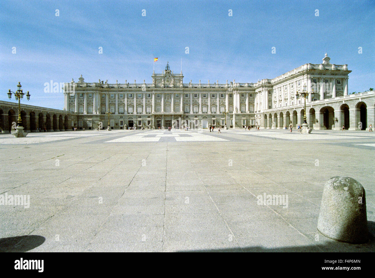 Royal palace courtyard hi-res stock photography and images - Alamy