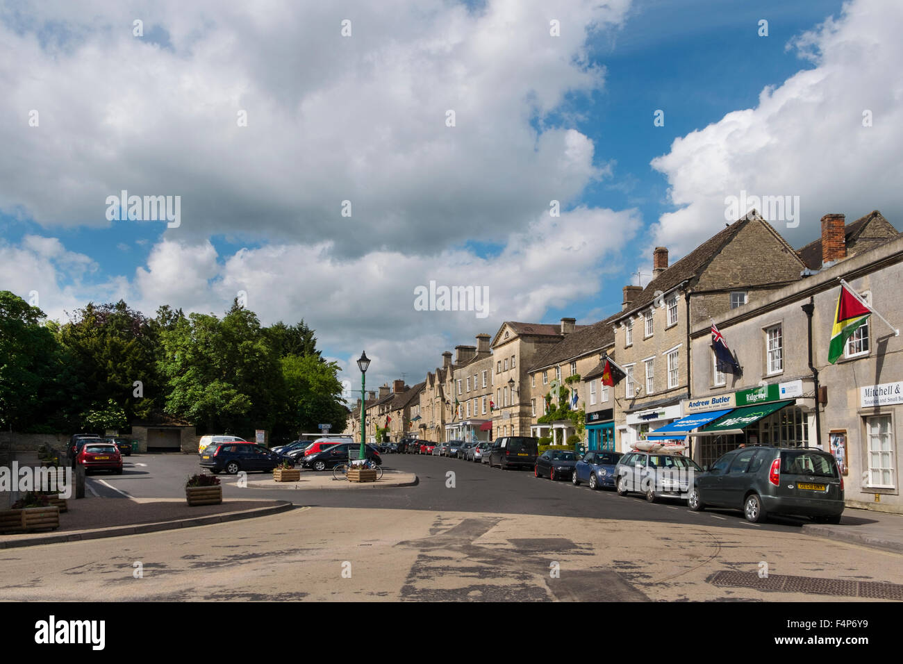 Shops next to the Market Square in the High Street, Fairford ...