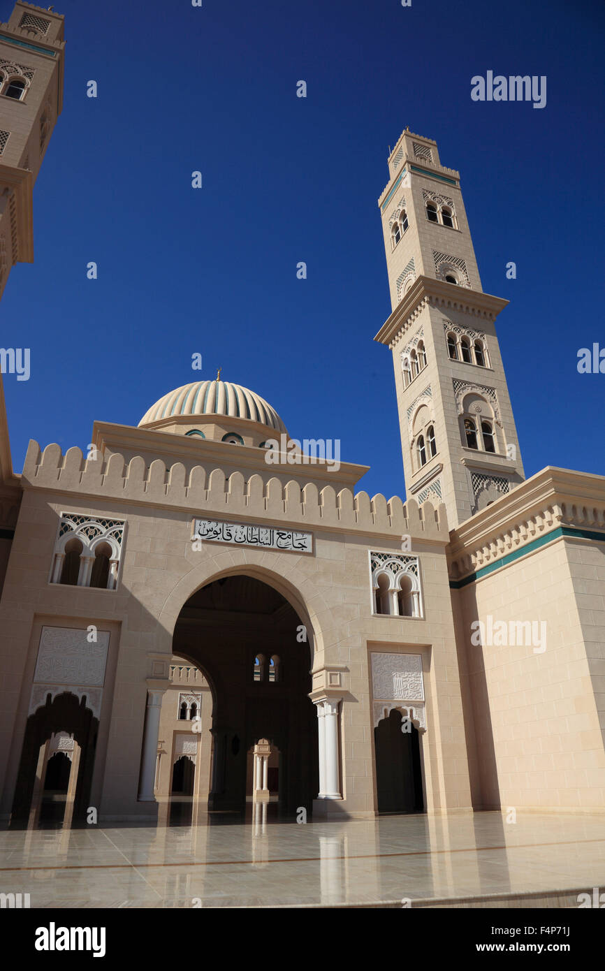 Mosque of Bahla. The oasis town of Bahla is one of the oldest king's ...