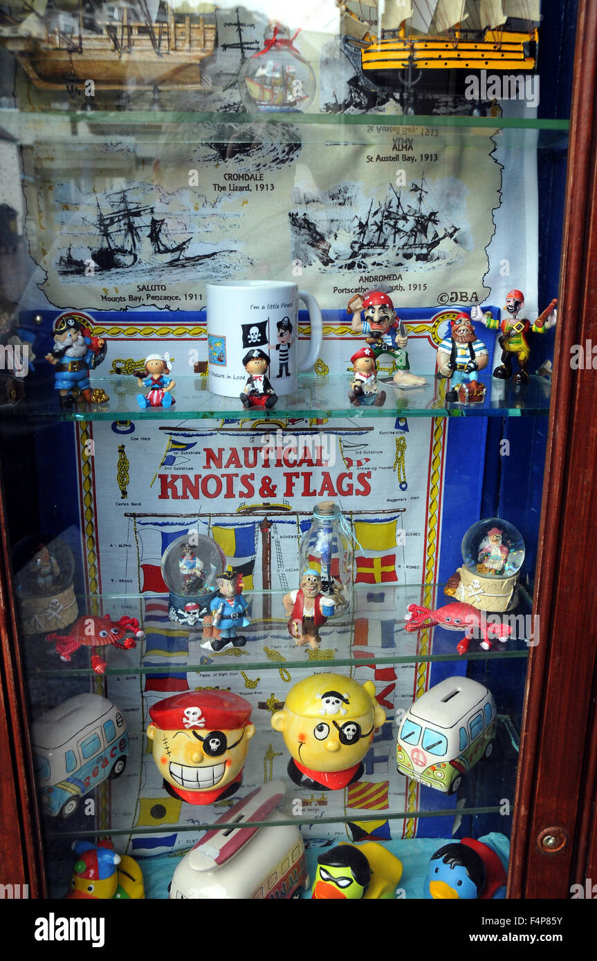 Looe gift shop hi-res stock photography and images - Alamy