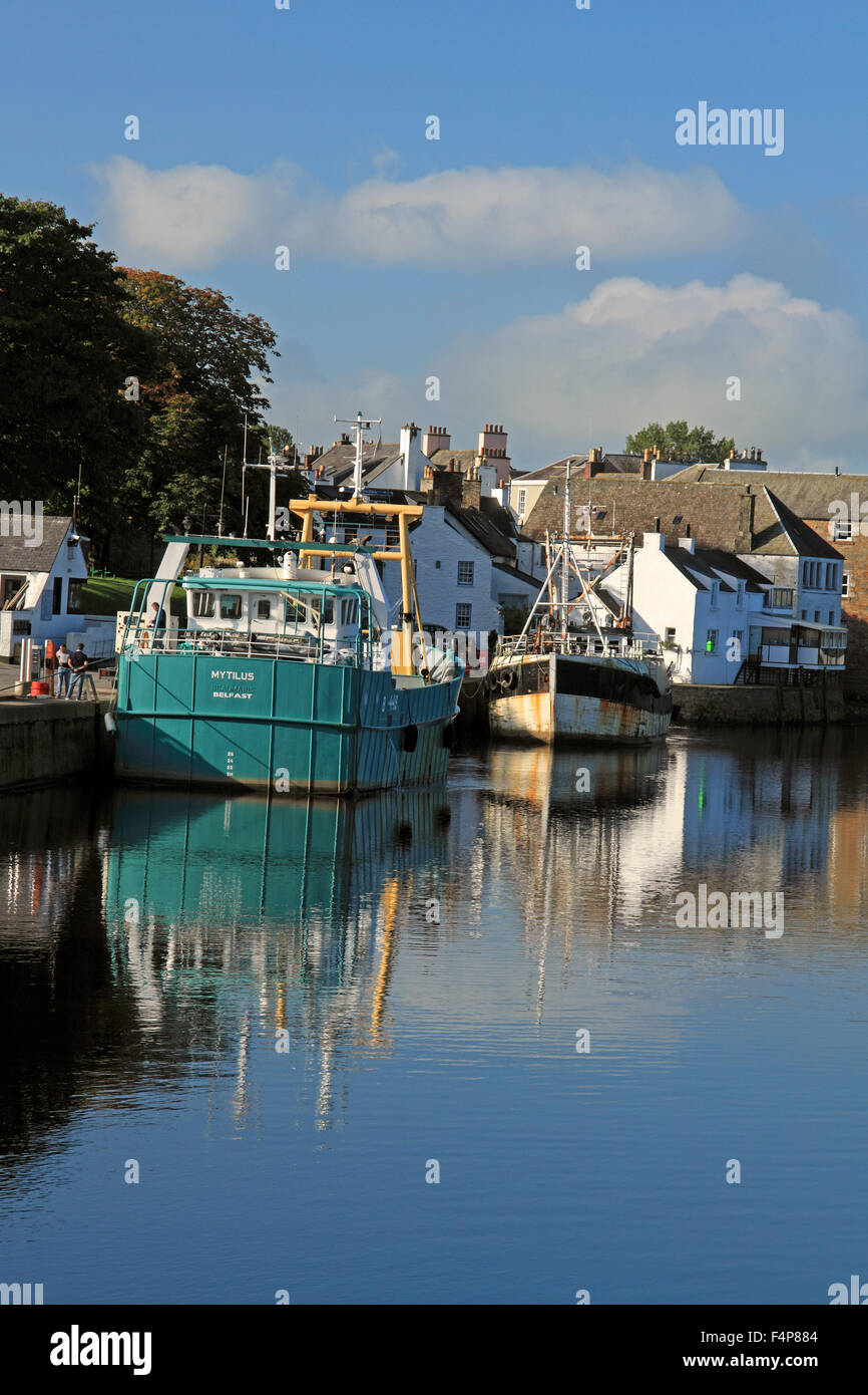 Kirkcudbright, Dumfries and Galloway, Scotland. View of the harbour and ...