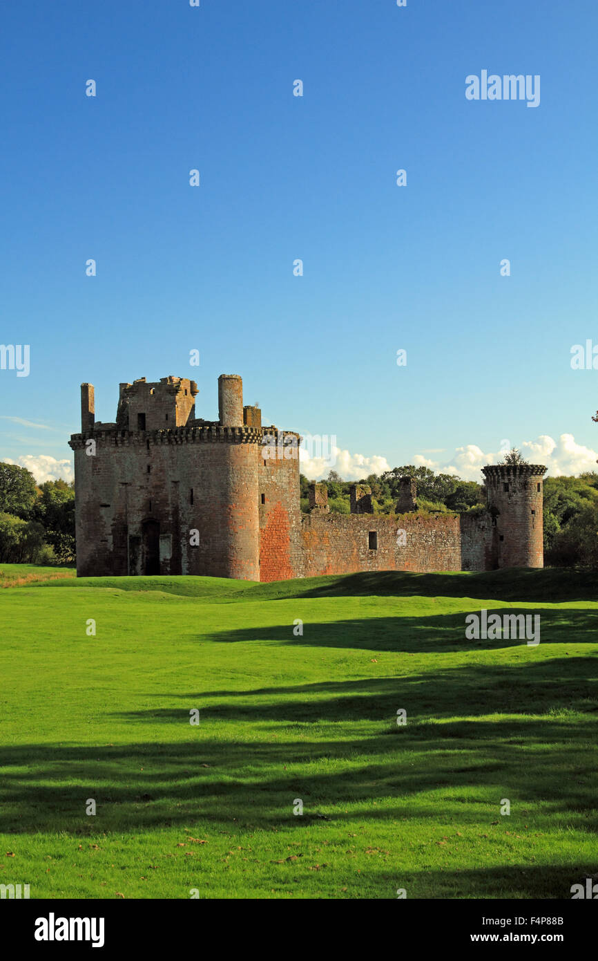 Triangular shape hi-res stock photography and images - Alamy