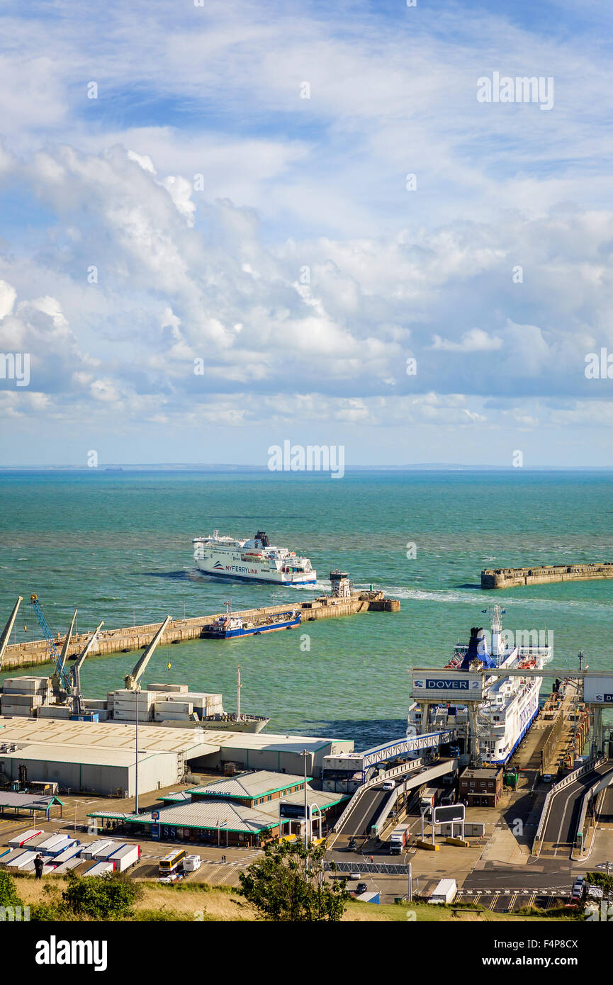 A cross-channel ferry boat departs from Dover docks Stock Photo - Alamy