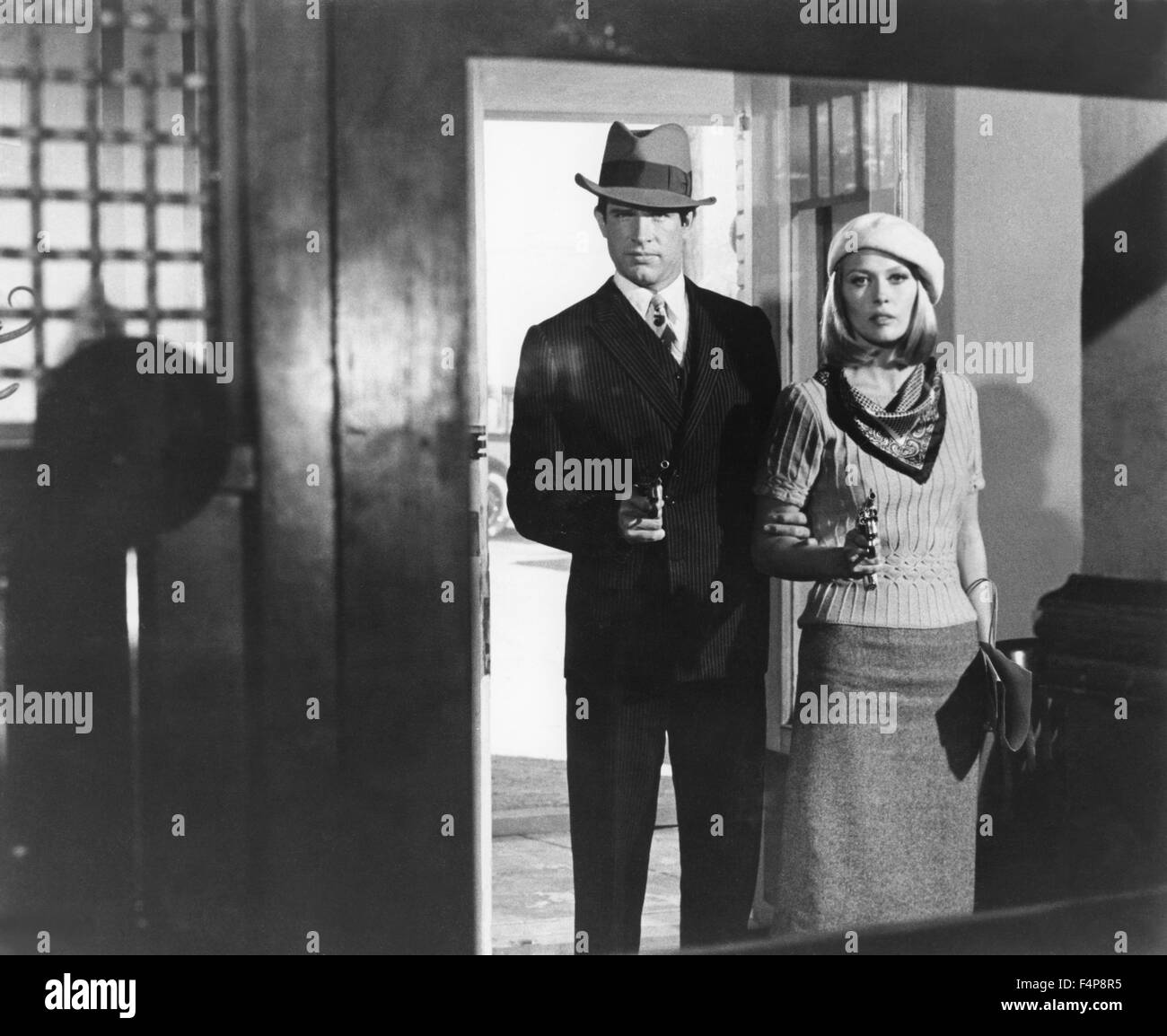 Bonnie clyde 1967 faye warren hi-res stock photography and images - Alamy