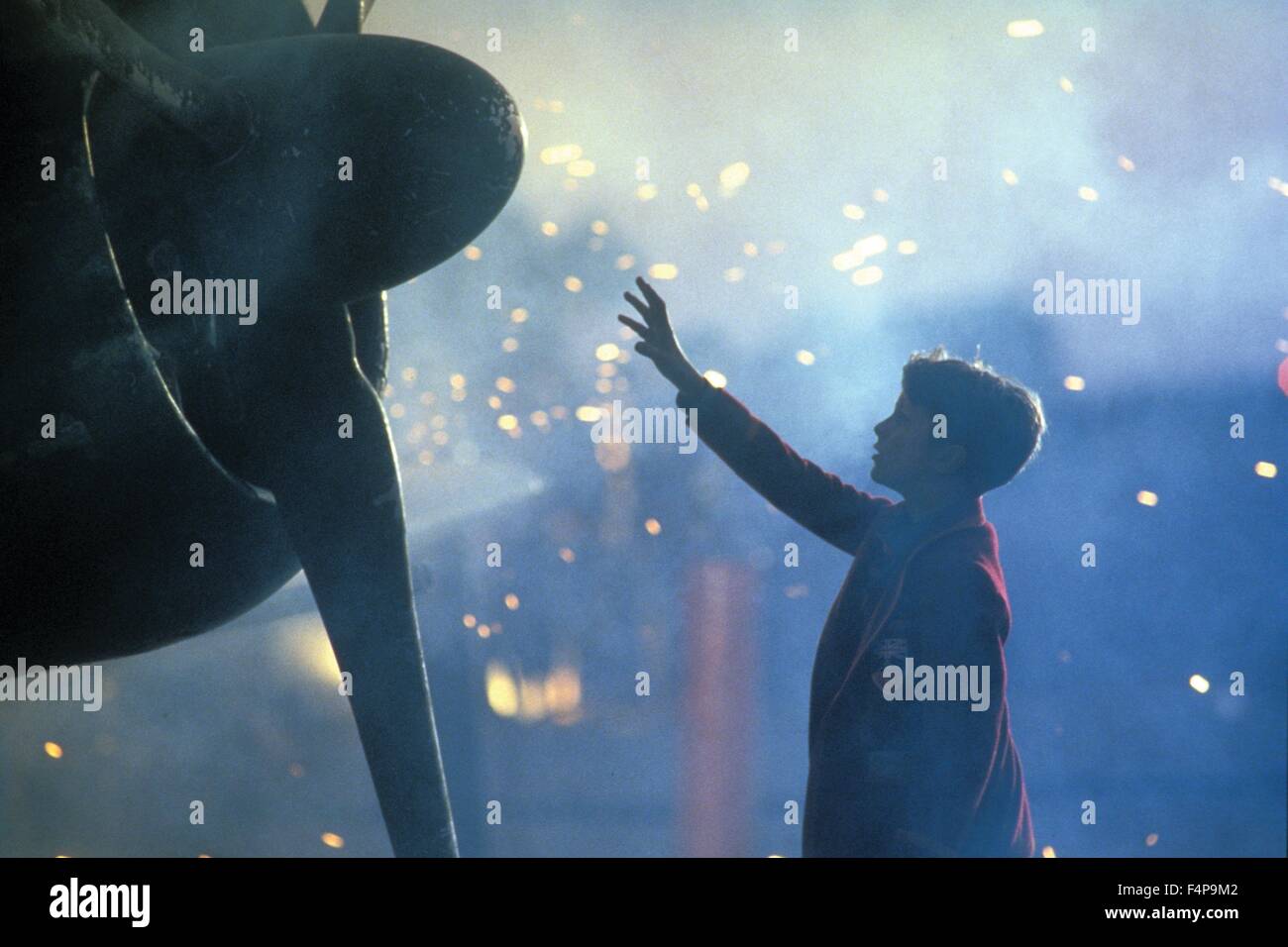 Empire sun christian bale 1987 hi-res stock photography and images - Alamy