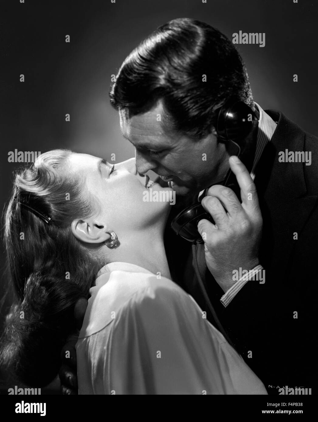 Ingrid Bergman, Cary Grant / Notorious 1946 directed by Alfred ...