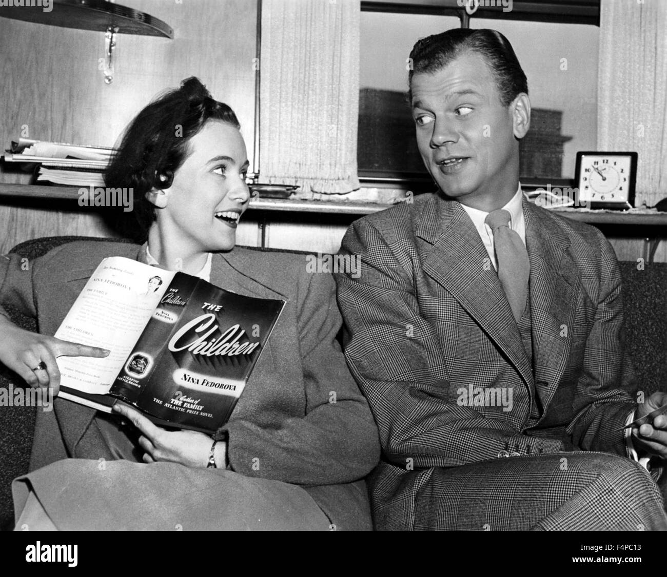 Joseph Cotten, Teresa Wright / Shadow Of A Doubt 1943 directed by ...