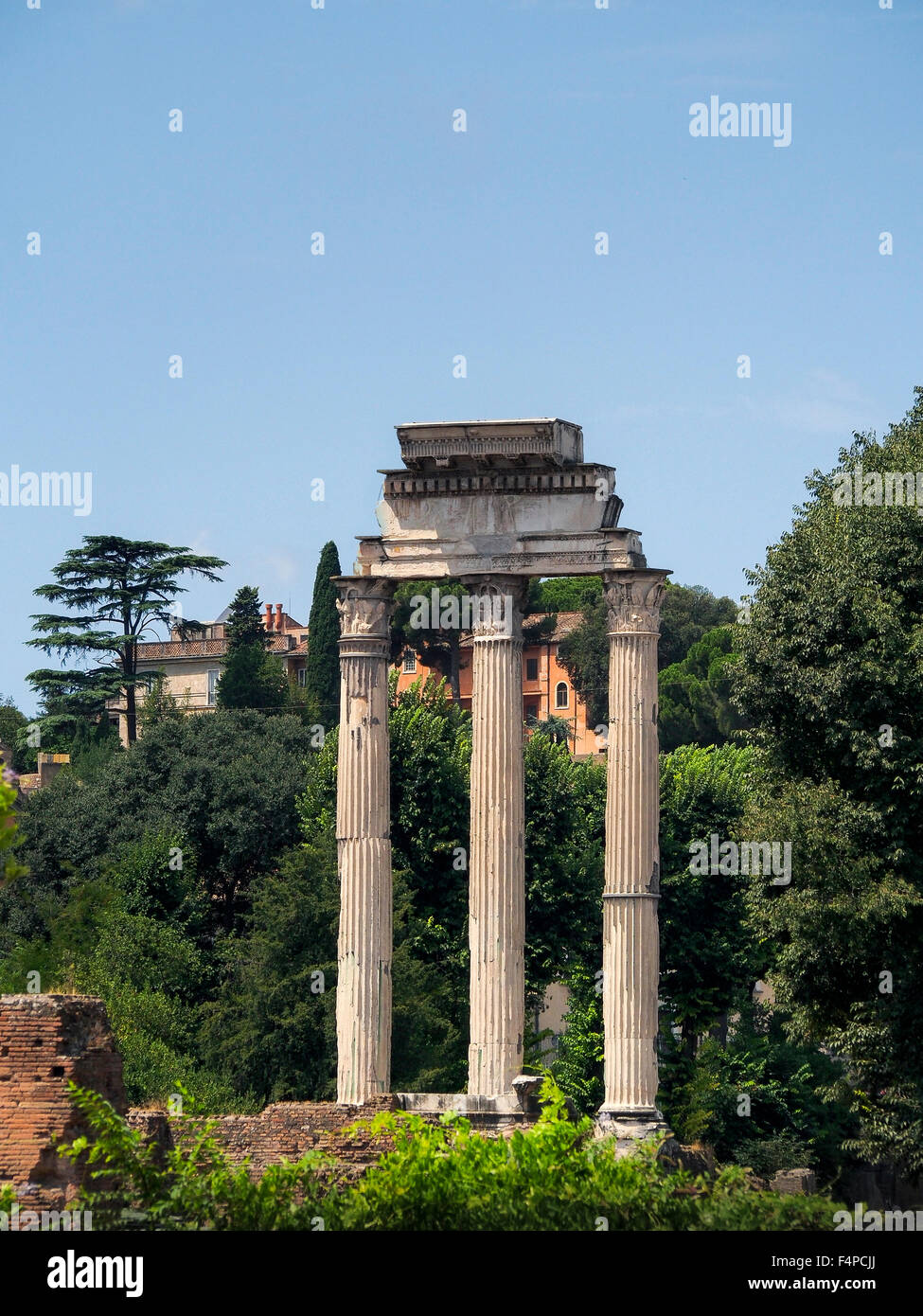 Ruined columns hi-res stock photography and images - Alamy