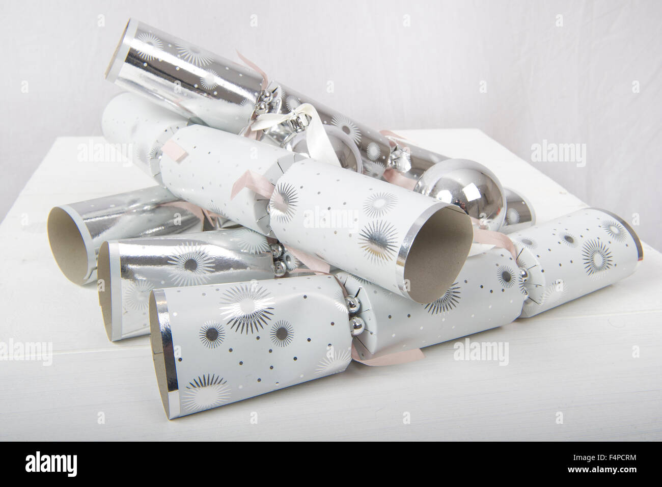 Christmas crackers and silver baubles Stock Photo - Alamy