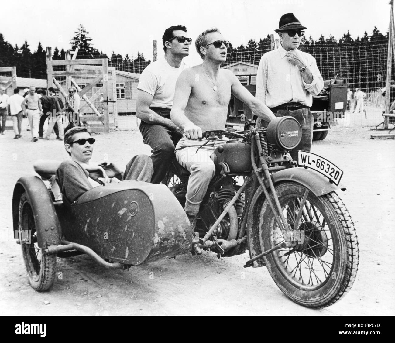 James coburn john sturges steve Black and White Stock Photos & Images ...