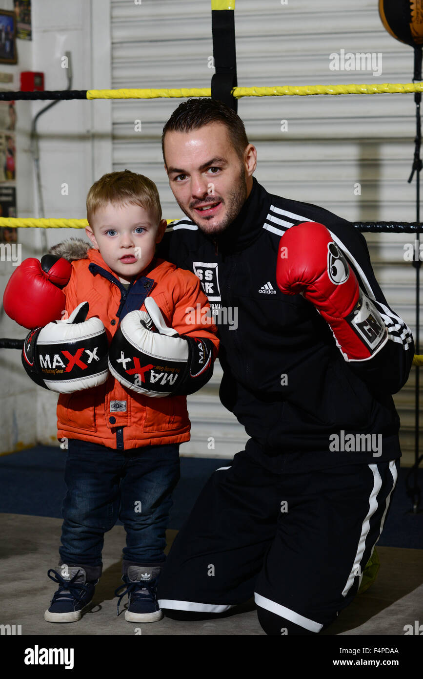 South Yorkshire Boxer Josh Wale with his son Mikey Wale (2 Stock Photo ...