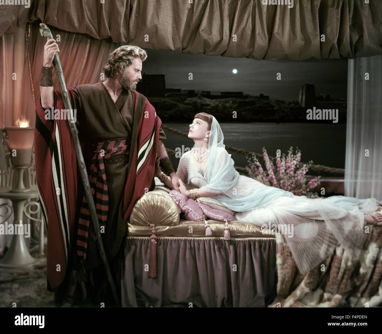 Charlton Heston, Anne Baxter / The Ten Commandments 1956 directed by ...