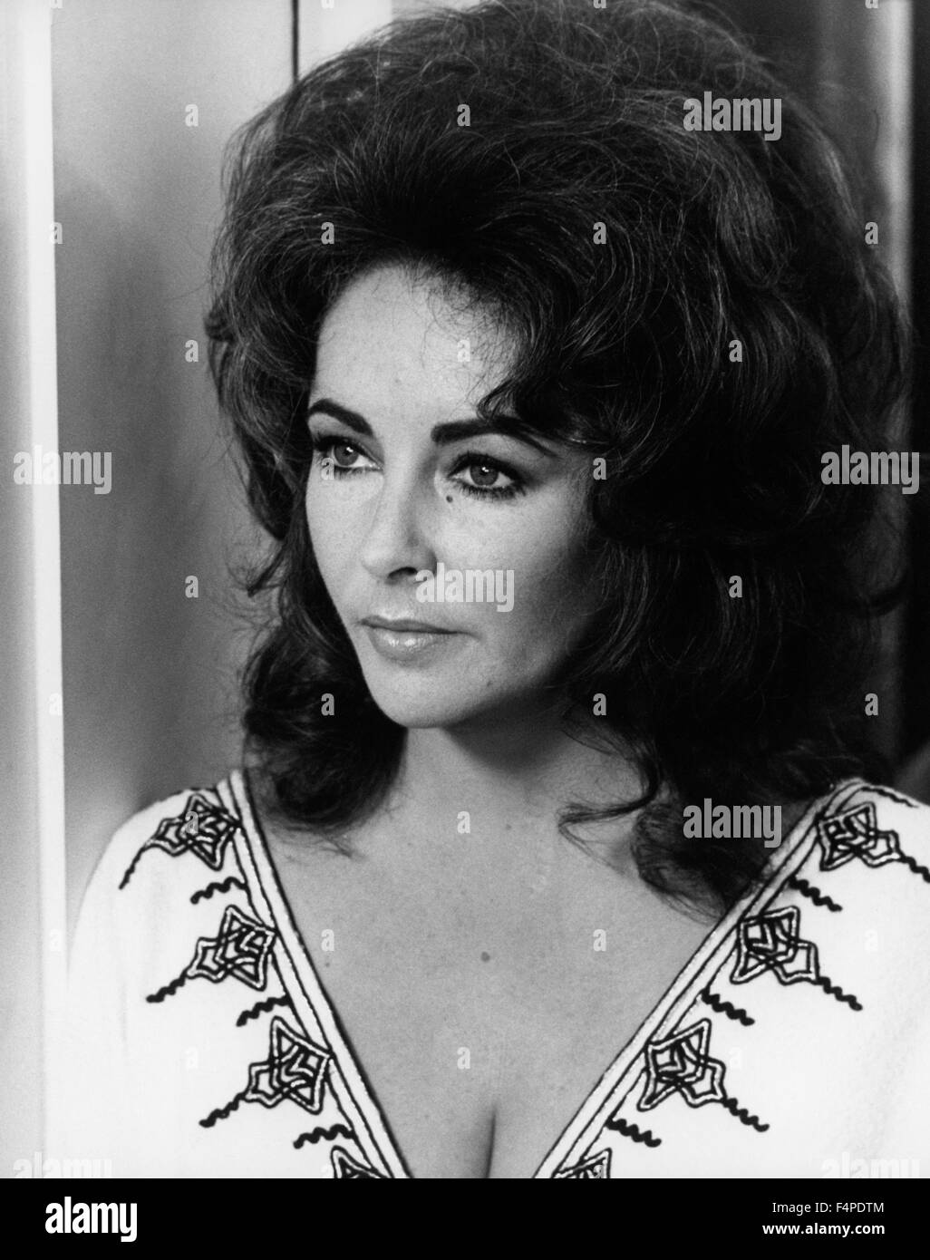 Elizabeth taylor zee co 1972 Black and White Stock Photos & Images - Alamy