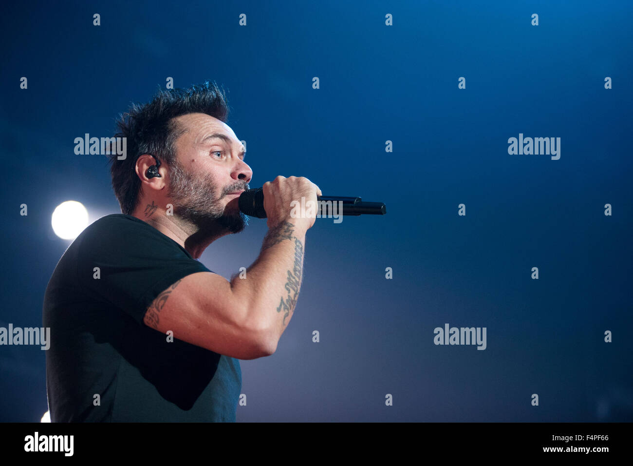 Nek singer hi-res stock photography and images - Alamy