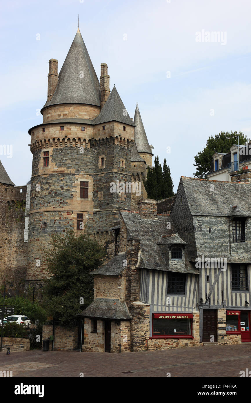 Medieval houses hi-res stock photography and images - Alamy